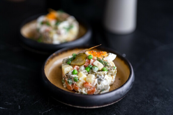 Kas ir Olivjē salāti un kā tie jāgatavo – ar gaļu vai zivi? Leģenda par ...