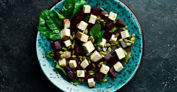 Kazas siera un biešu salāti ar ķirbju sēklām | Mammamuntetiem.lv