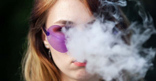 Kāpēc pusaudzis smēķē un kā vecākiem to pamanīt laikus? | Mammamuntetiem.lv