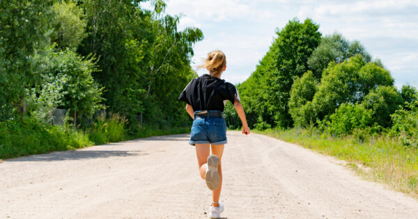 "Imantā parādījies pusaudzis pedofils" – māte brīdina par savas meitas ...