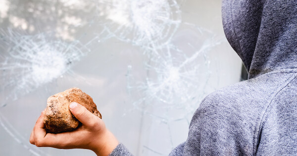 Likuma pārkāpējs – pusaudzis: par ko un kādus sodus var piemērot un kas ...