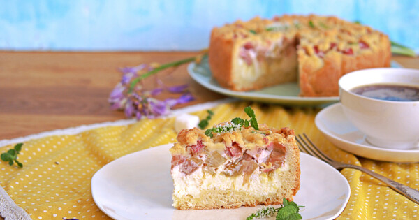 Rabarberu pīrāgs ar krējumu un biezpienu | Mammamuntetiem.lv