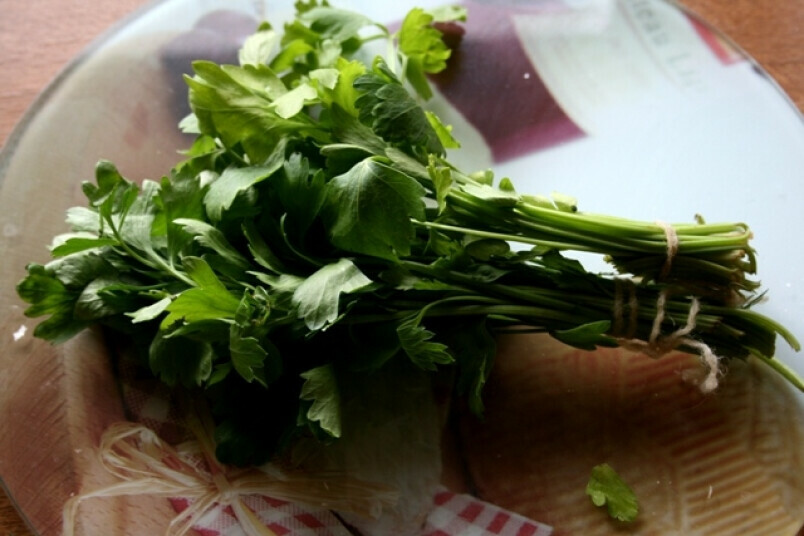 Izmēģini jaunas auksto zupu receptes! Dzelteno tomātu aukstā zupa ...