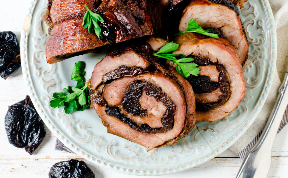 Cūkgaļas rulete ar žāvētām plūmēm | Mammamuntetiem.lv