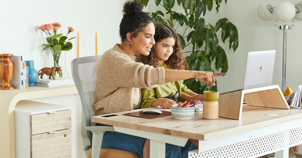 Praktisks un izdevīgs pirkums ģimenei – augstumā regulējams galds ...